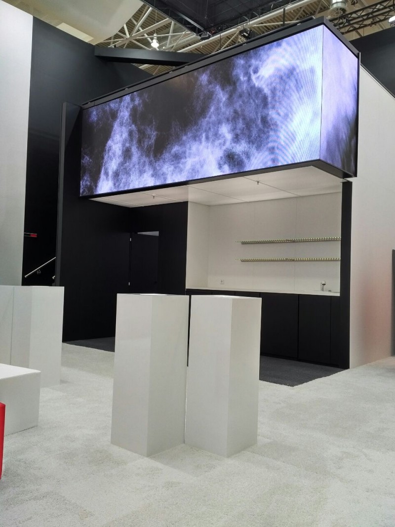 LED Videowand um die Ecke - Sonderformate und kreative, wellige LED ...